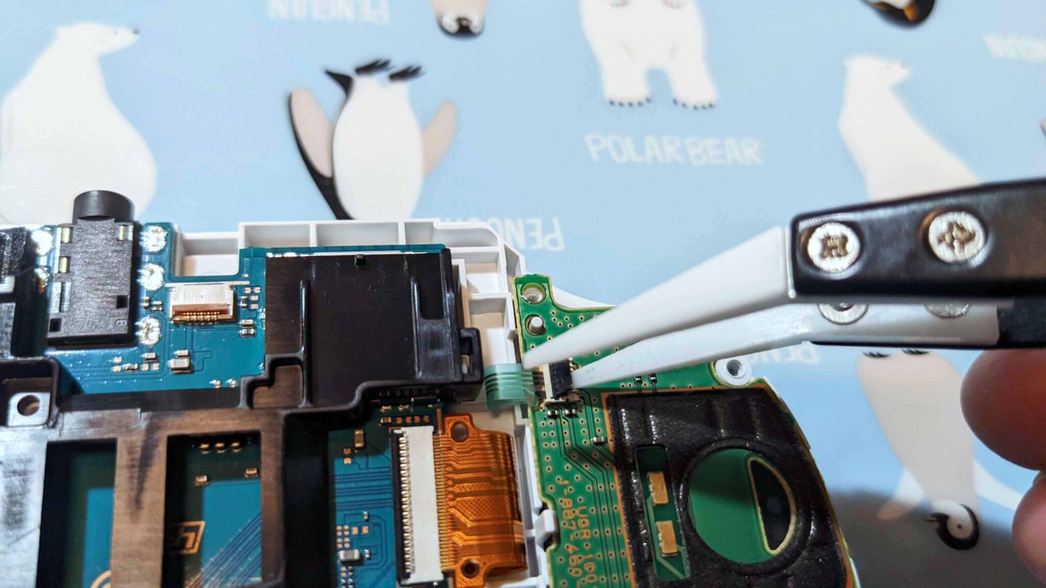 【修理解説】VITA2000番台（PCH-2000)のアナログスティックが故障したので分解して交換修理してみた【春のパンツまつり】 | 英二六ブログ