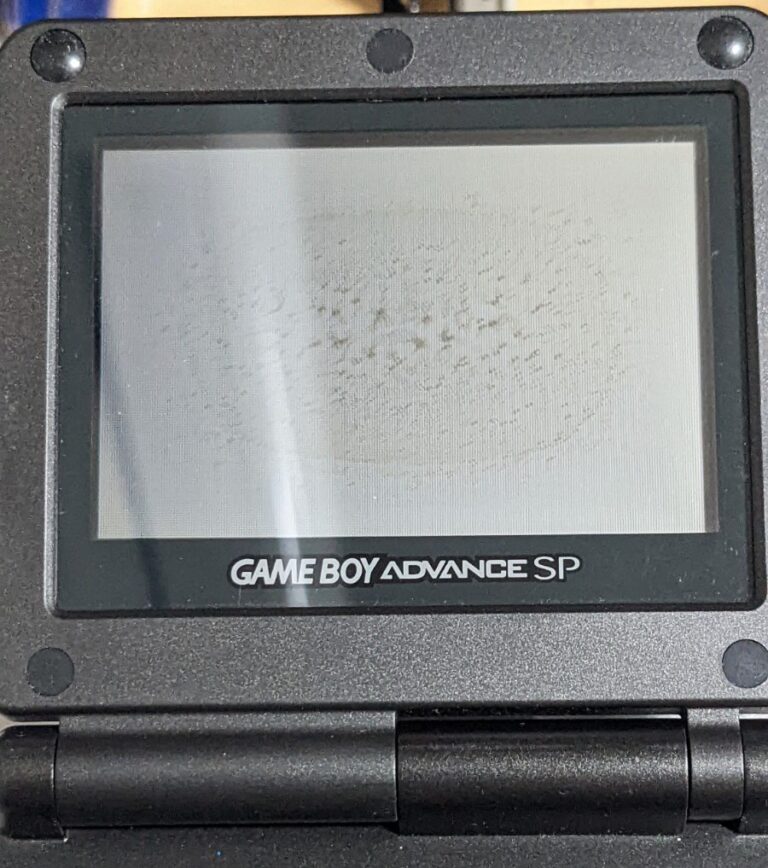 【修理解説】ゲームボーイアドバンスSP（GBASP）の液晶が経年劣化（ビネガーシンドローム）になって見づらいので分解して液晶を交換修理してみた | 英二六ブログ